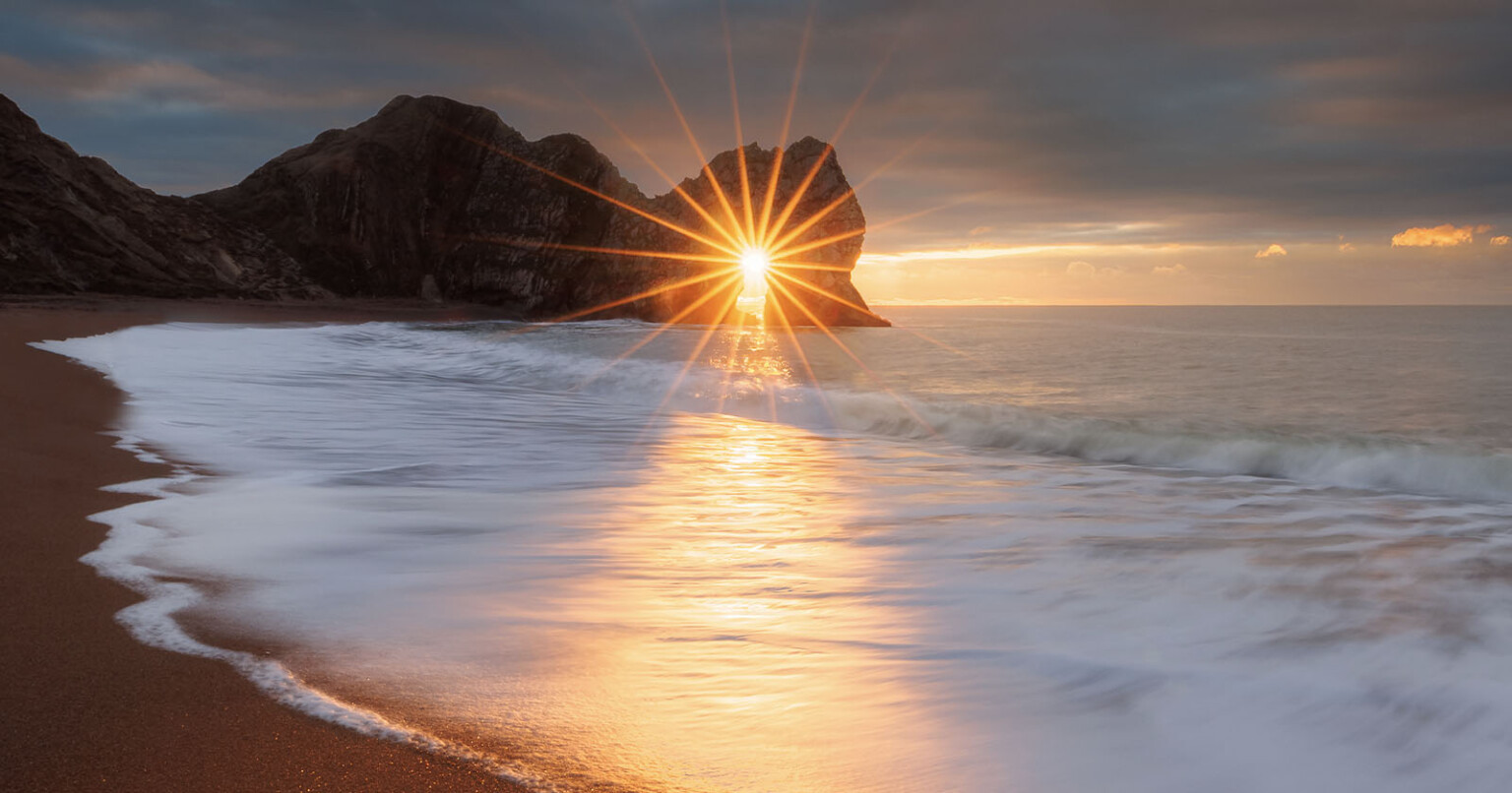Photographer Made to Wait Four Years for Perfect Sunburst Shot | PetaPixel