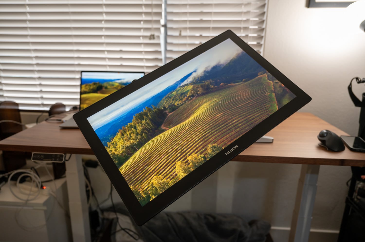 Xoot_Pro Adjustable Display Stand Review: An Innovative Stand That ...