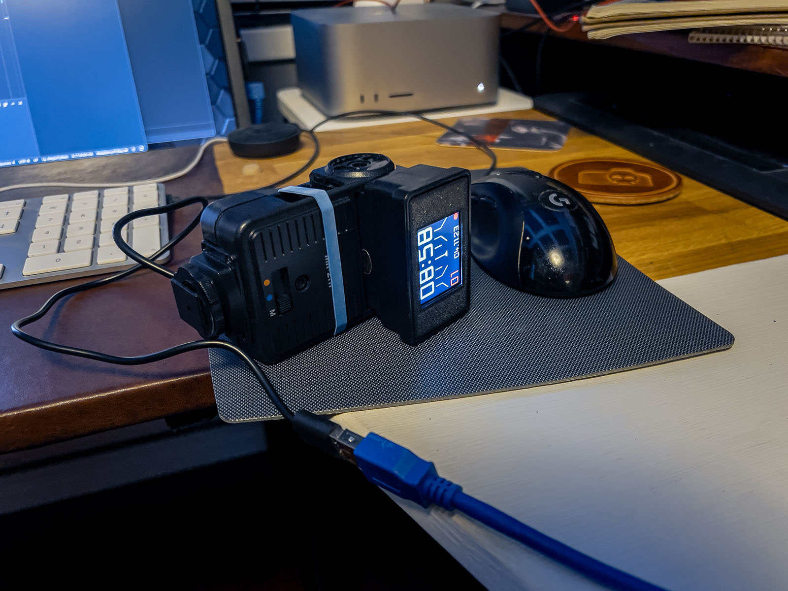 How a Photographer Built a DIY Digital Clock Within a Flash Unit ...