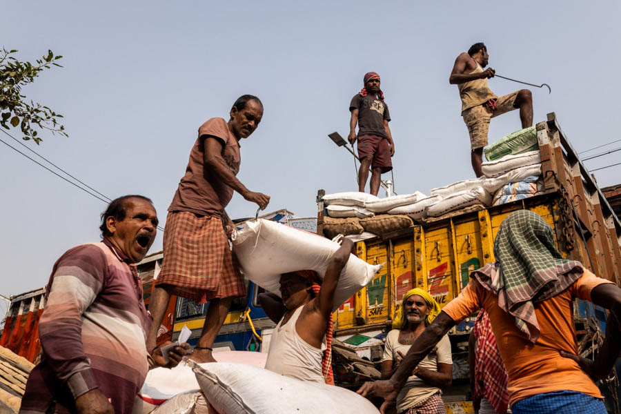 How to Shoot the Busiest Street Scenes in Asia | PetaPixel