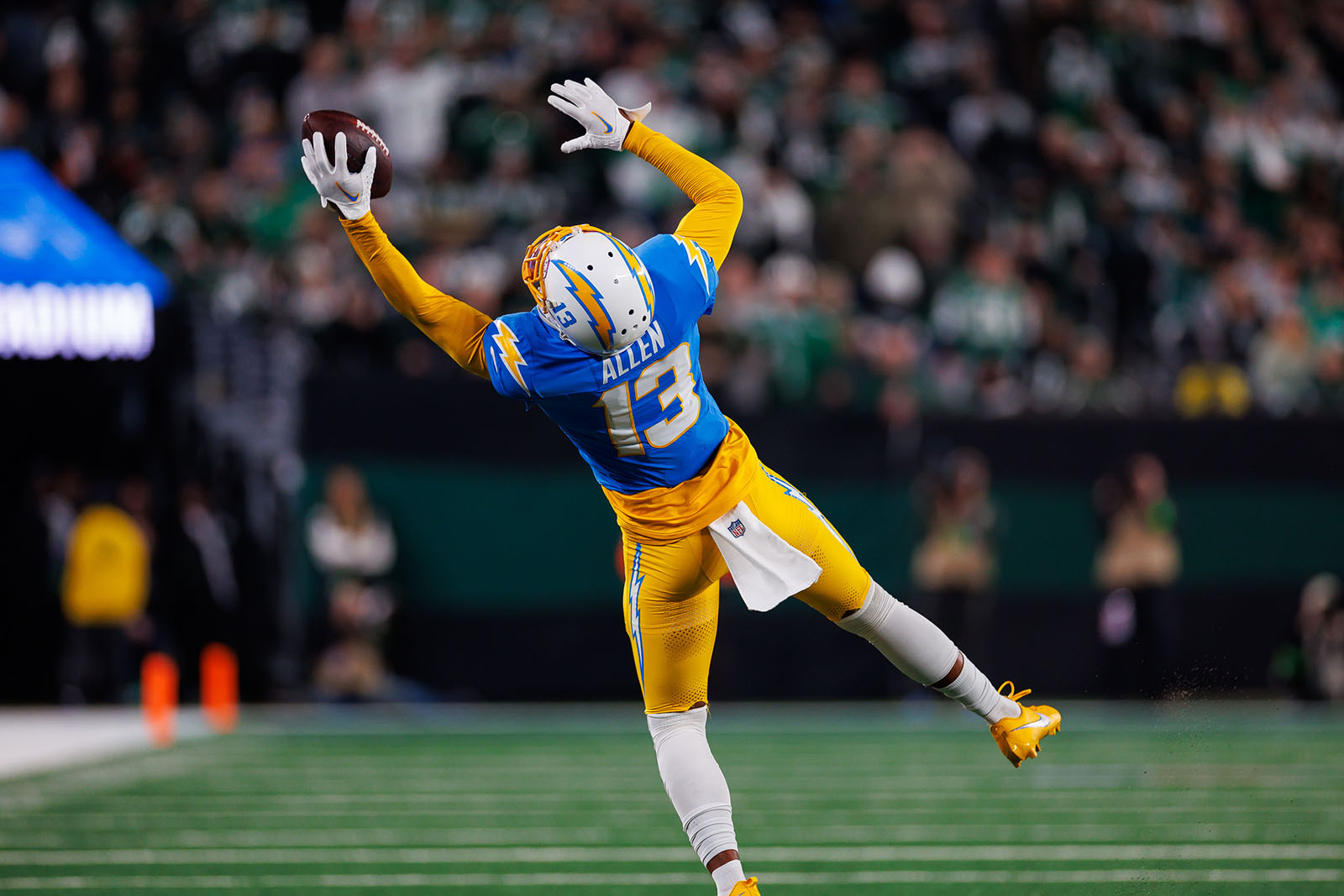 Go Behind the Scenes With an NFL Team Photographer on Game Day | PetaPixel