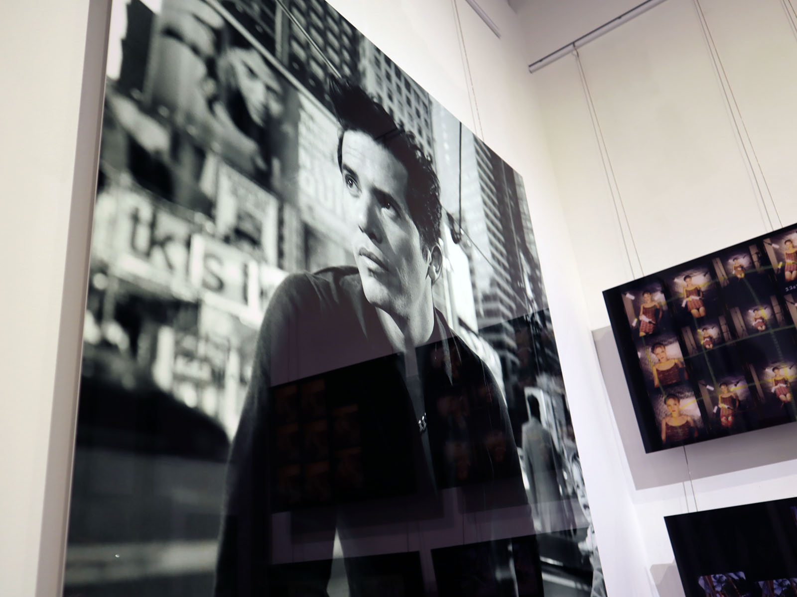 Rafael Fuchs Exhibit Captures Y2K Nostalgia | PetaPixel