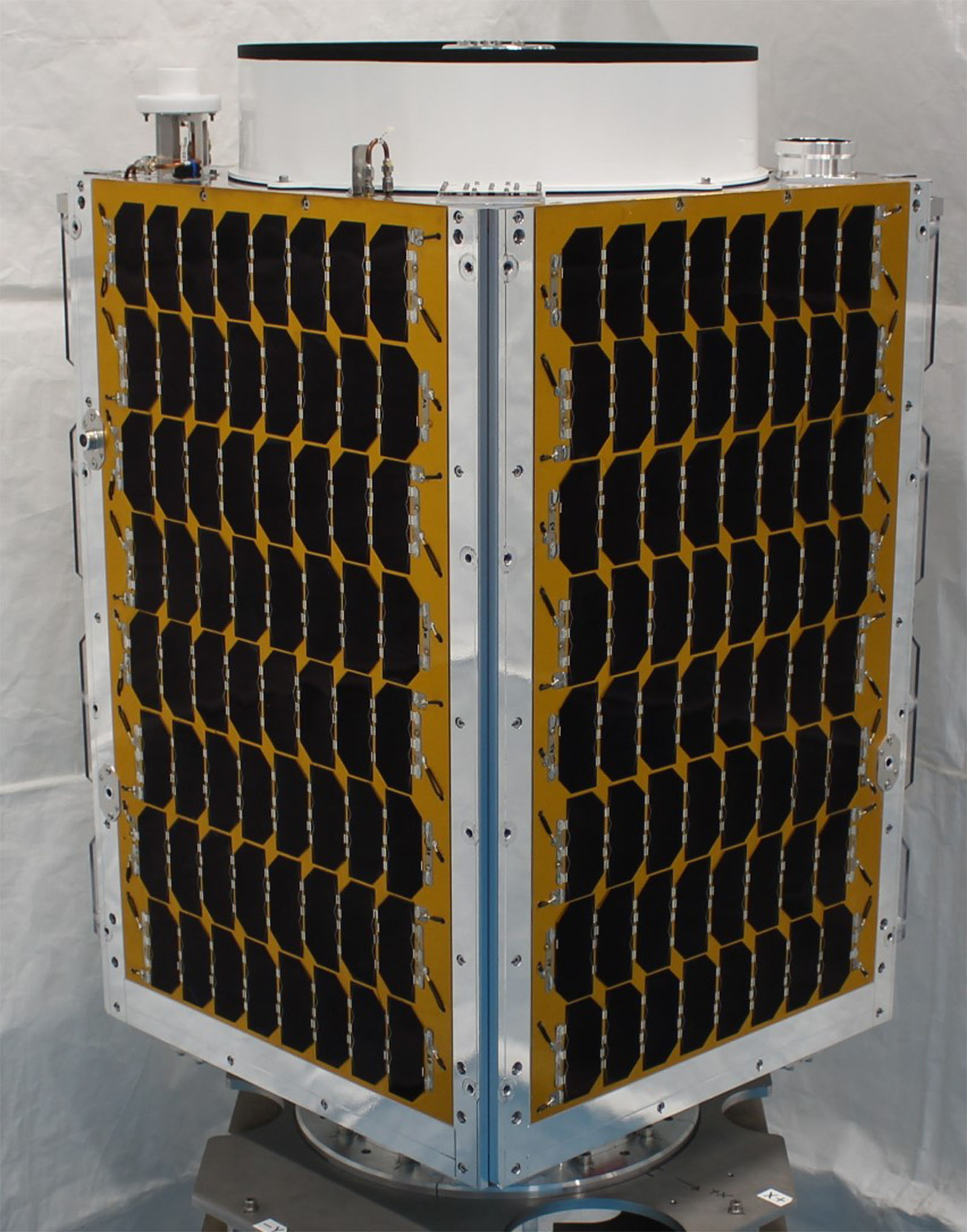 Canon's Tiny New Micro-Satellite Snaps Its First Photos From Space ...