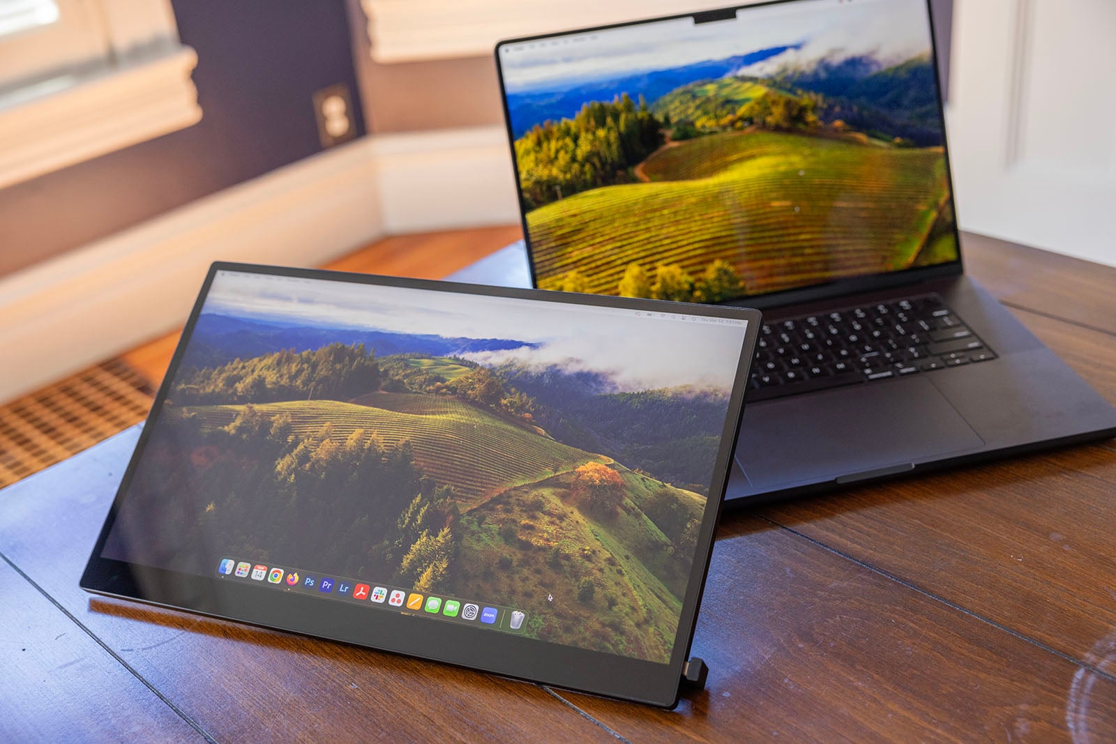 Espresso Display 17 Pro 4K Review: You'll Never Travel Without It Again ...