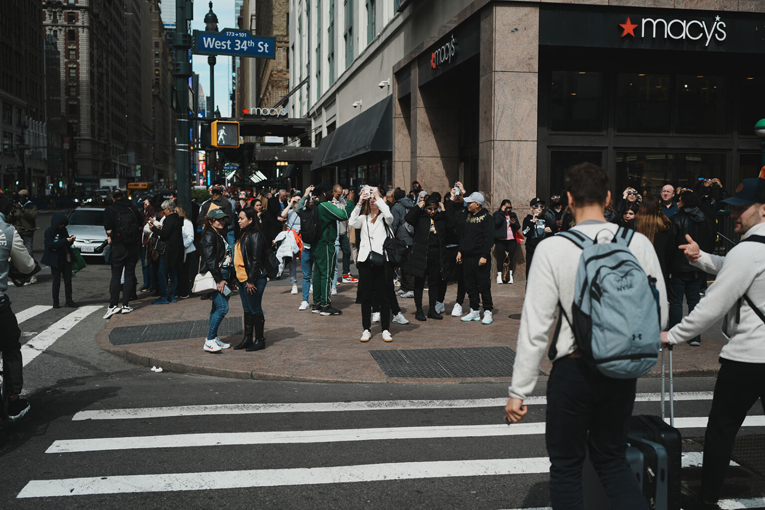 The Faces of the Eclipse From the Streets of New York City | PetaPixel