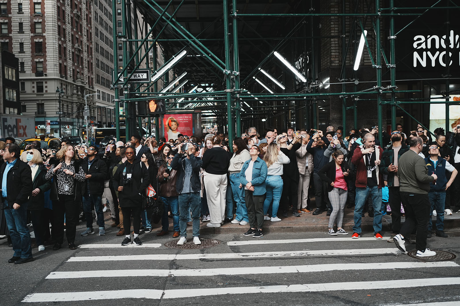 The Faces of the Eclipse From the Streets of New York City | PetaPixel