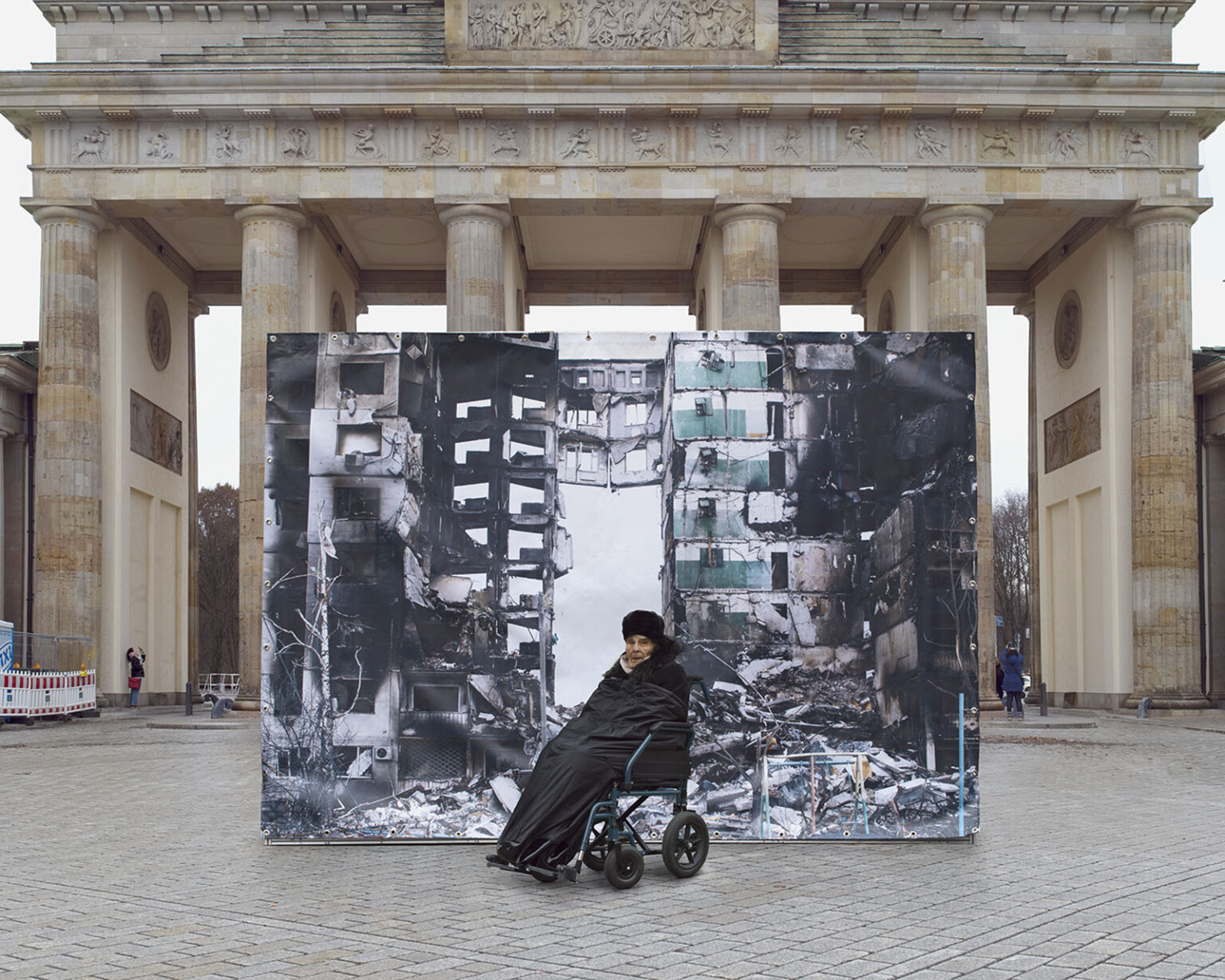 Photographer's Powerful Portraits Show Displaced Ukrainians and Their ...