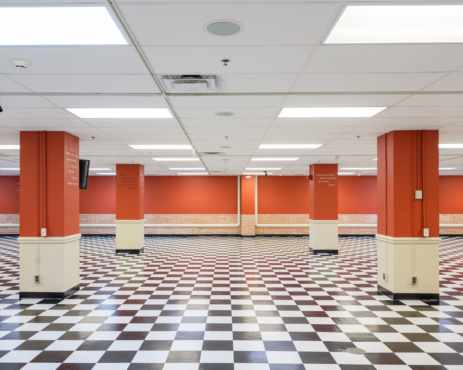 Photographer Visits 'Spooky' Nuclear Bunker Made to Hold Members of ...