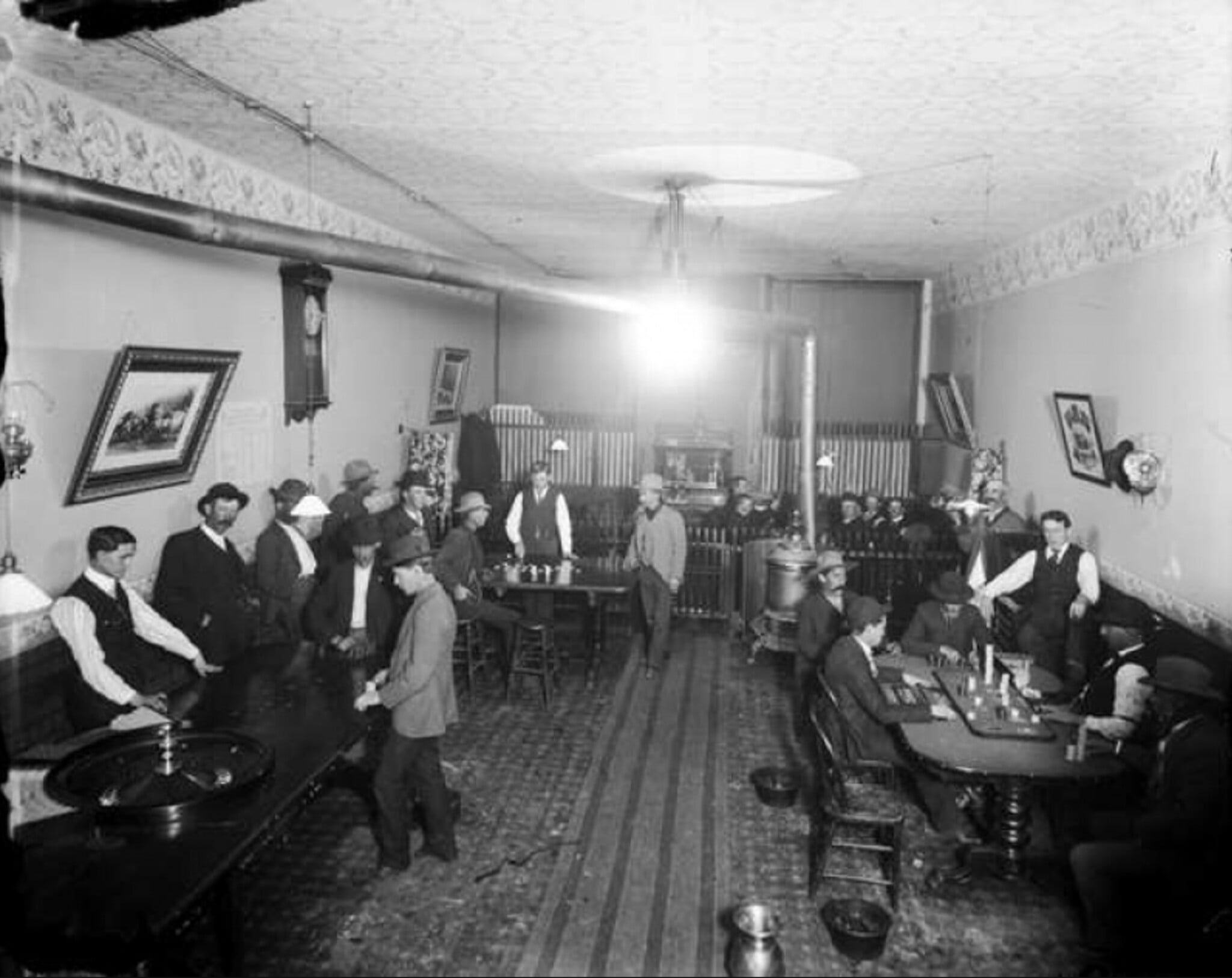 Photos Reveal What Life was Like in Saloon Bars of The Wild West ...