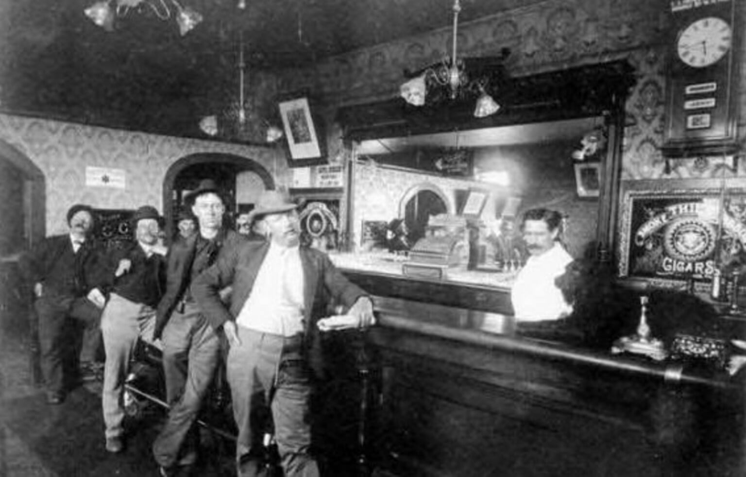 Photos Reveal What Life was Like in Saloon Bars of The Wild West ...