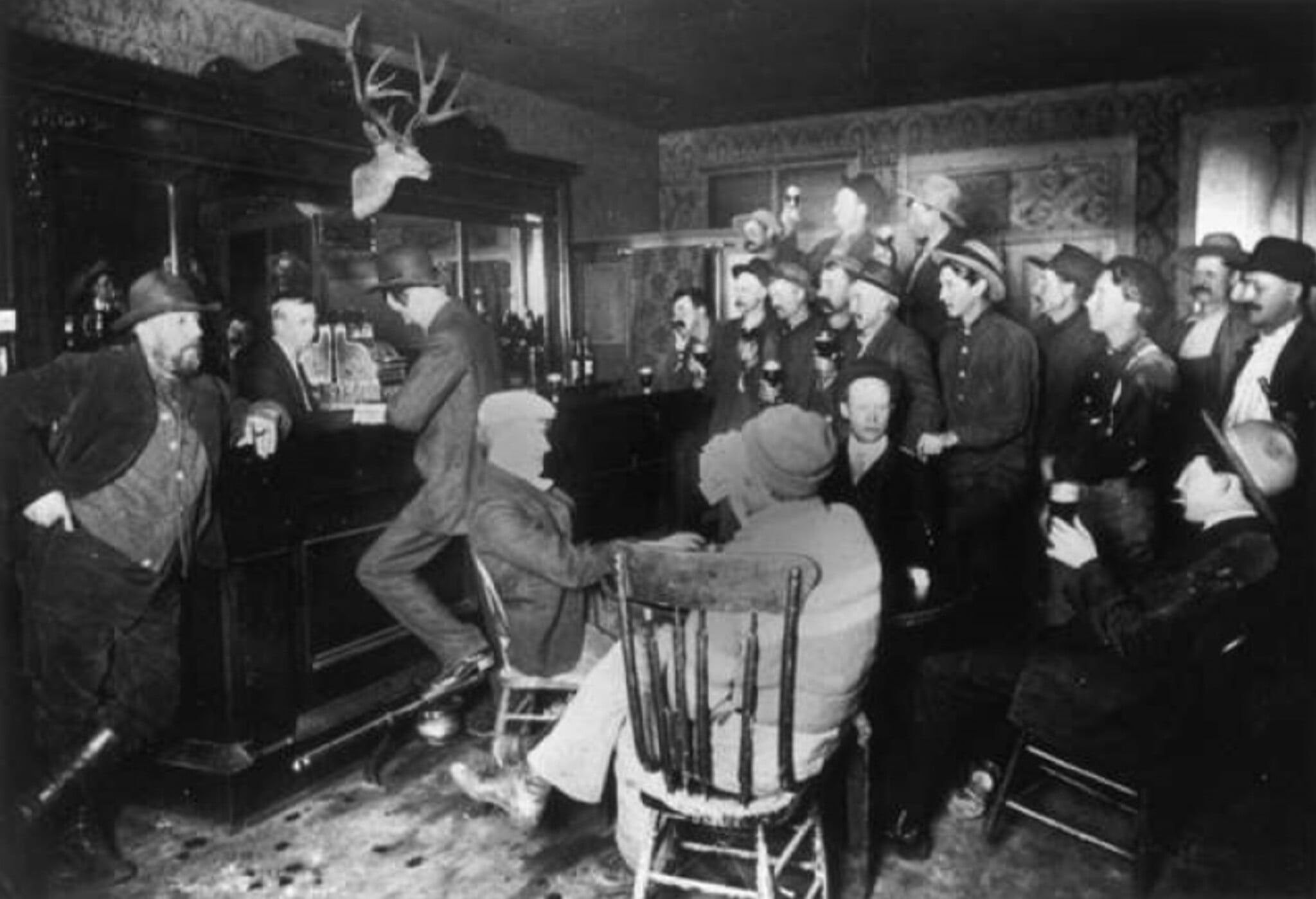 Photos Reveal What Life was Like in Saloon Bars of The Wild West ...