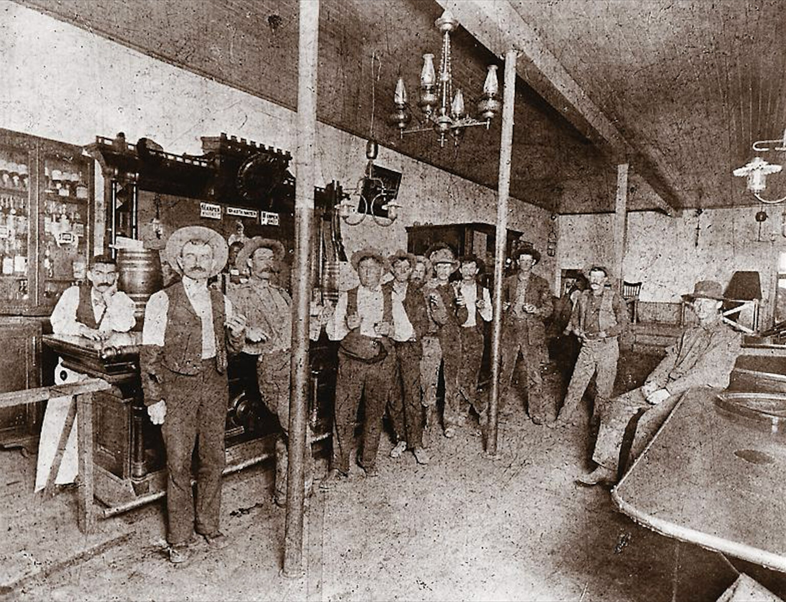 Photos Reveal What Life was Like in Saloon Bars of The Wild West ...