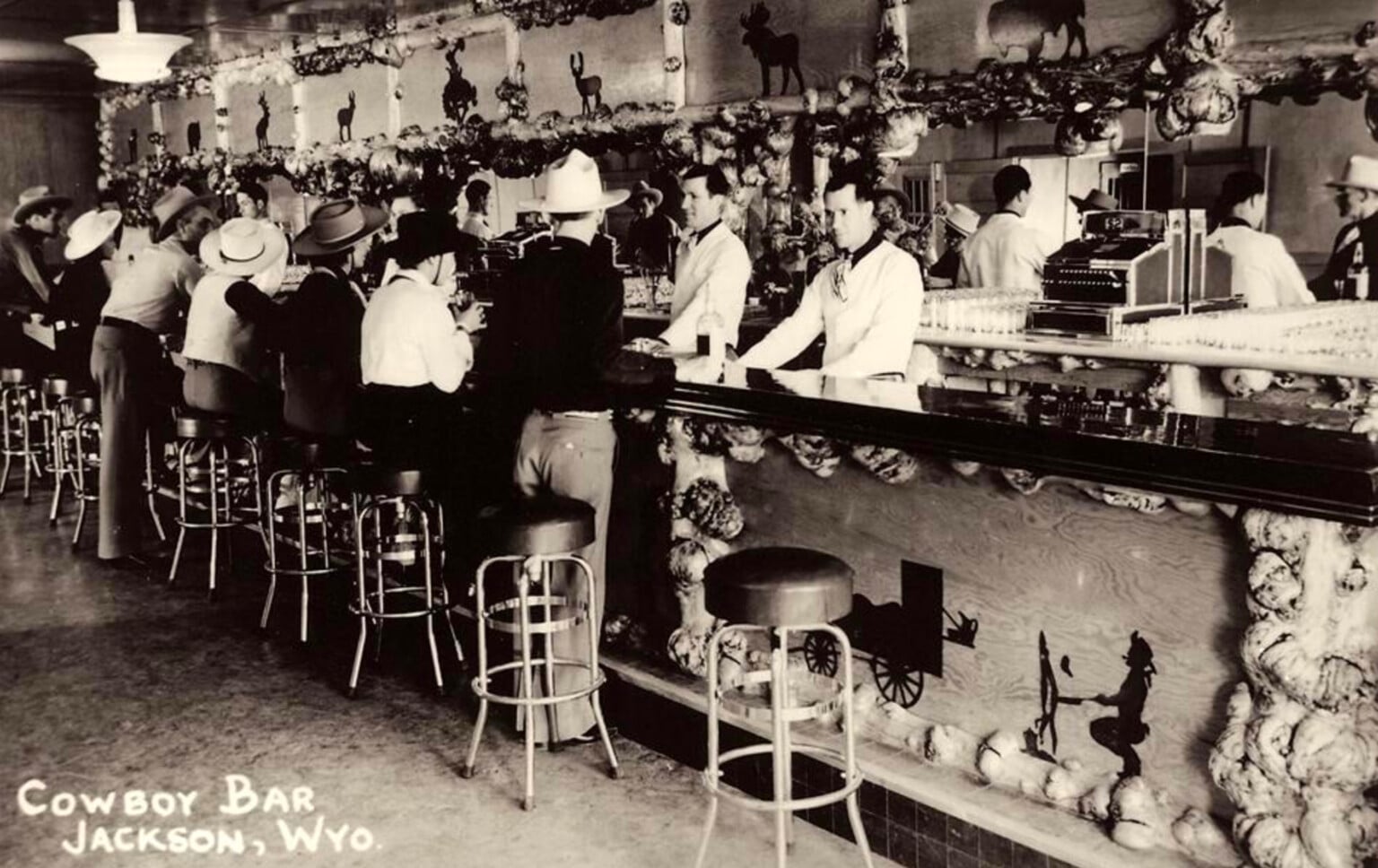 Photos Reveal What Life was Like in Saloon Bars of The Wild West ...