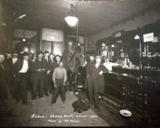Photos Reveal What Life was Like in Saloon Bars of The Wild West ...