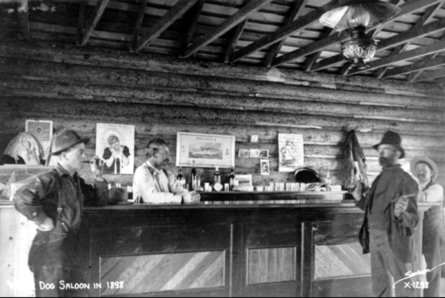 Photos Reveal What Life was Like in Saloon Bars of The Wild West ...