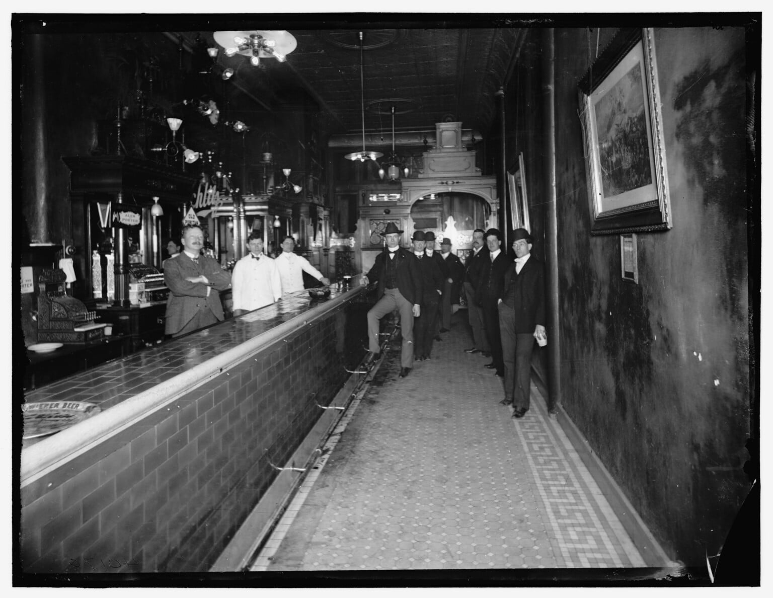 Photos Reveal What Life was Like in Saloon Bars of The Wild West ...
