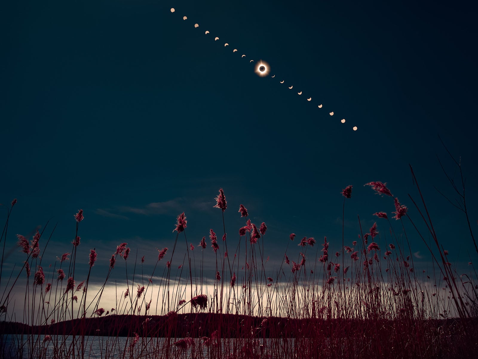 Airplane Kissing the Solar Eclipse Wins Inaugural Photo Competition ...