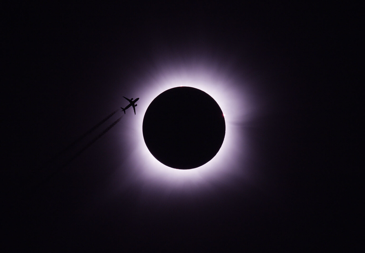 Airplane Kissing the Solar Eclipse Wins Inaugural Photo Competition ...