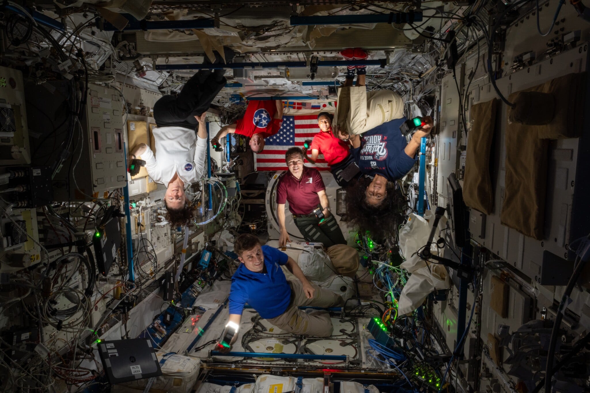 A NASA Astronaut is Taking Beautiful and Creative Photos Onboard the ...