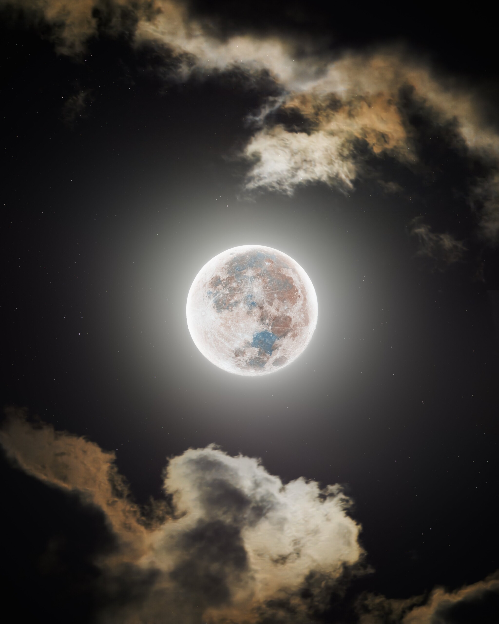 Photographers Around the World Capture Spectacular Blue Supermoon ...