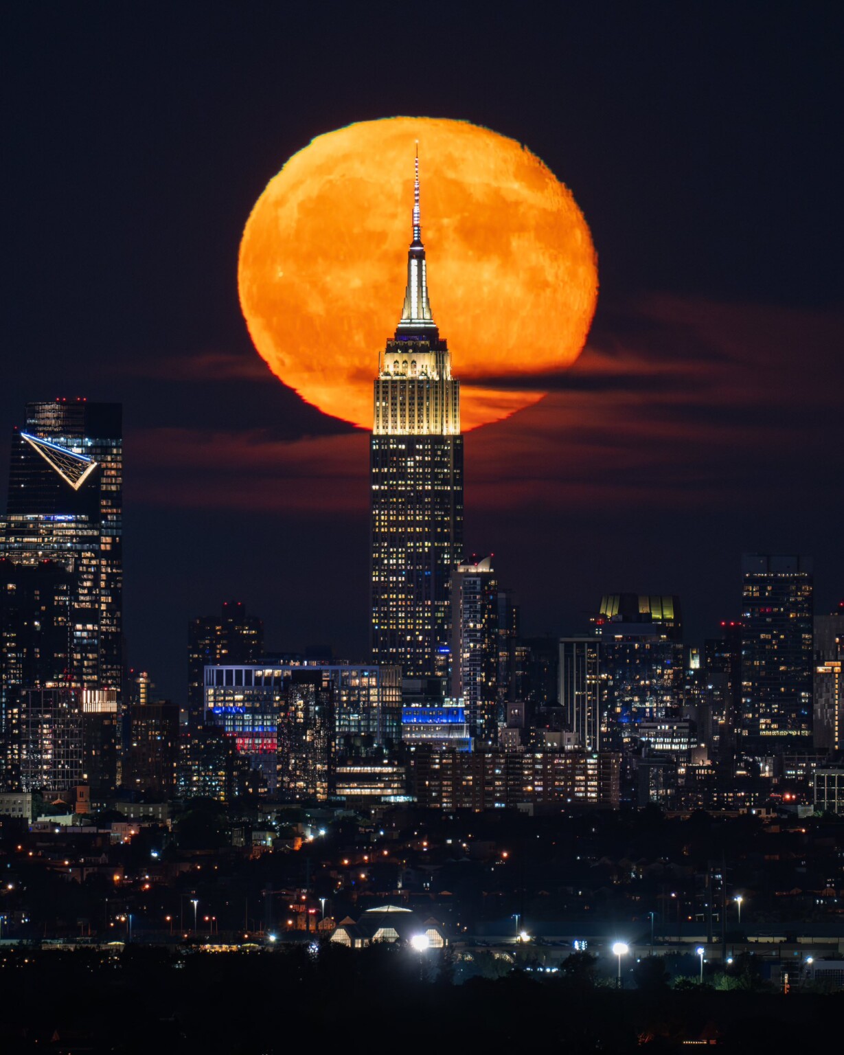 Photographers Around the World Capture Spectacular Blue Supermoon ...