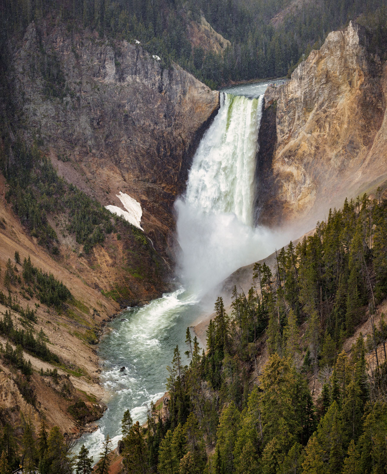 How Photography Helps Protect the Beauty of Yellowstone | PetaPixel