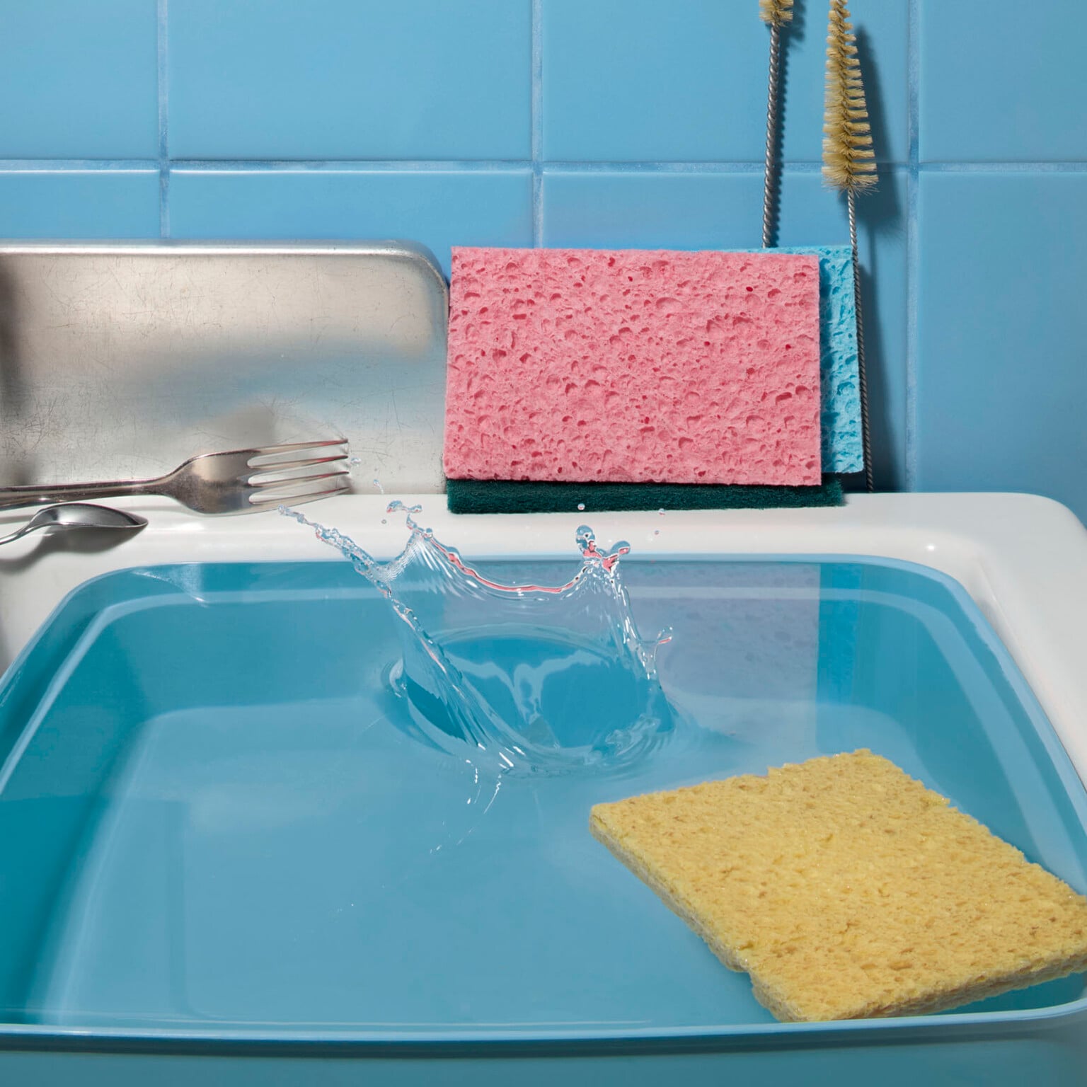 Photographer Recreates Famous Artworks Using Everyday Household Objects ...