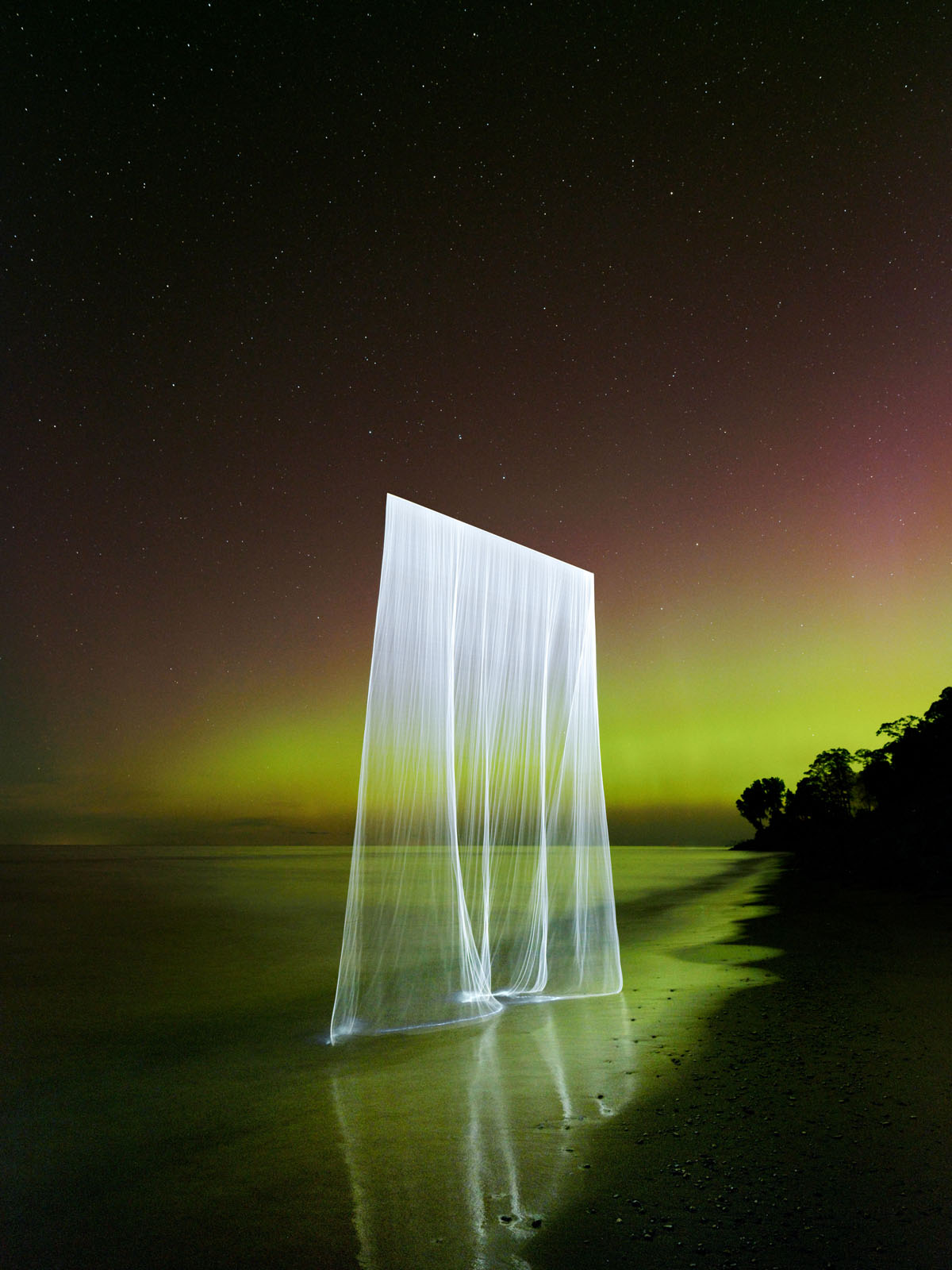 Lasers, Meteors, and Aurora Come Together in Ethereal Photo Series ...