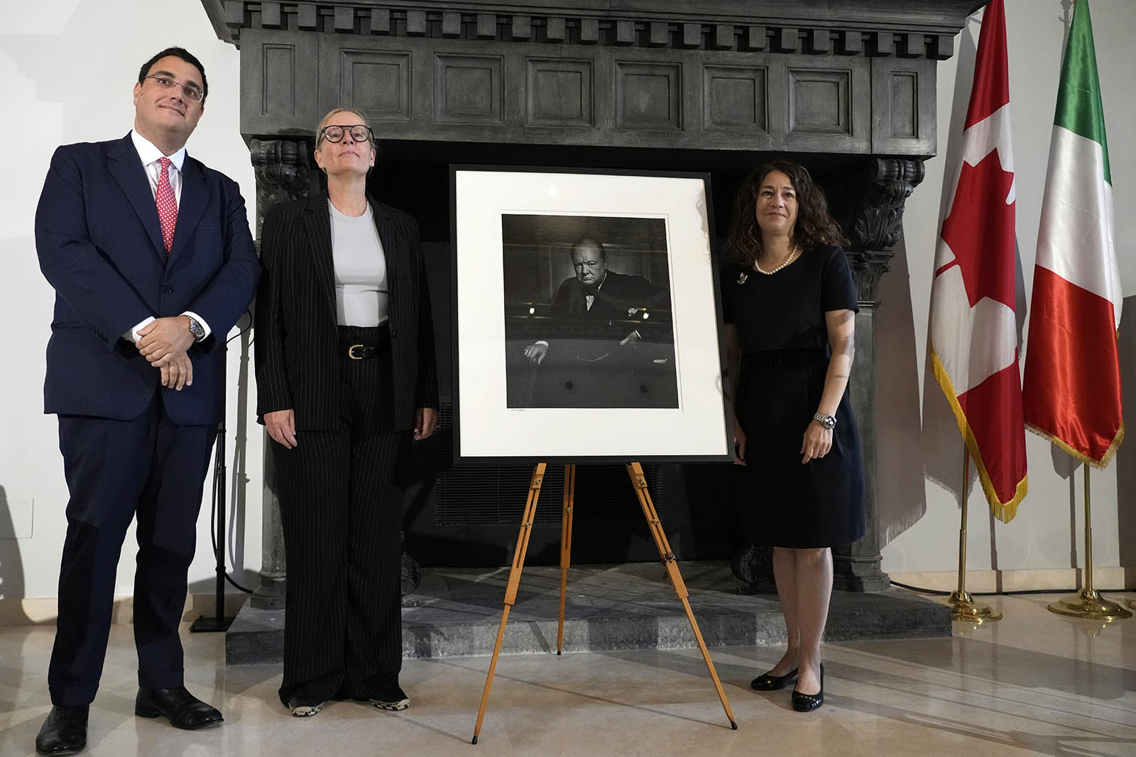 Italian Man Unwittingly Paid $5,300 for Stolen Churchill Photo Worth ...