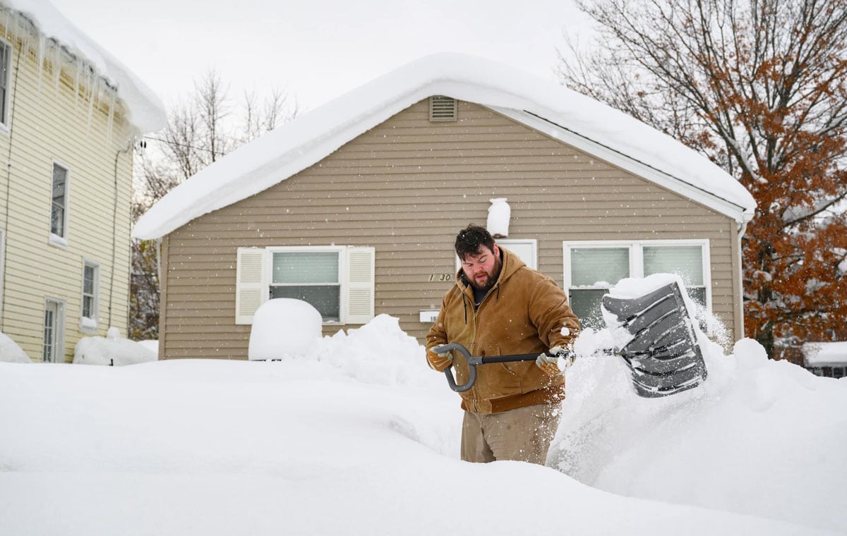 How a Photographer Captured a Record-Breaking Lake-Effect Snowstorm ...