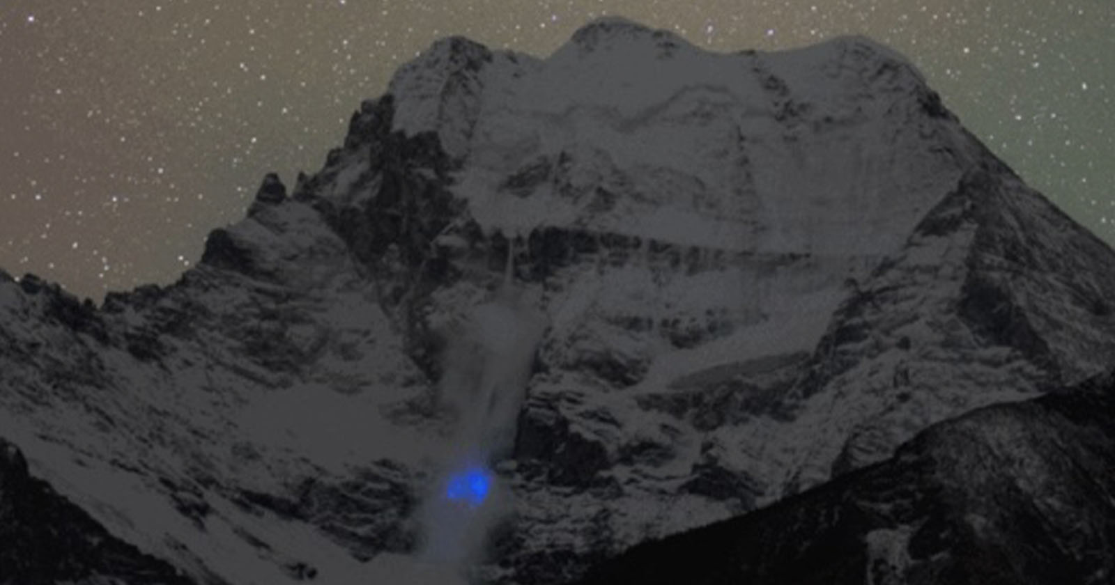 Photographer Captures Mysterious Blue Light During Avalanche | PetaPixel