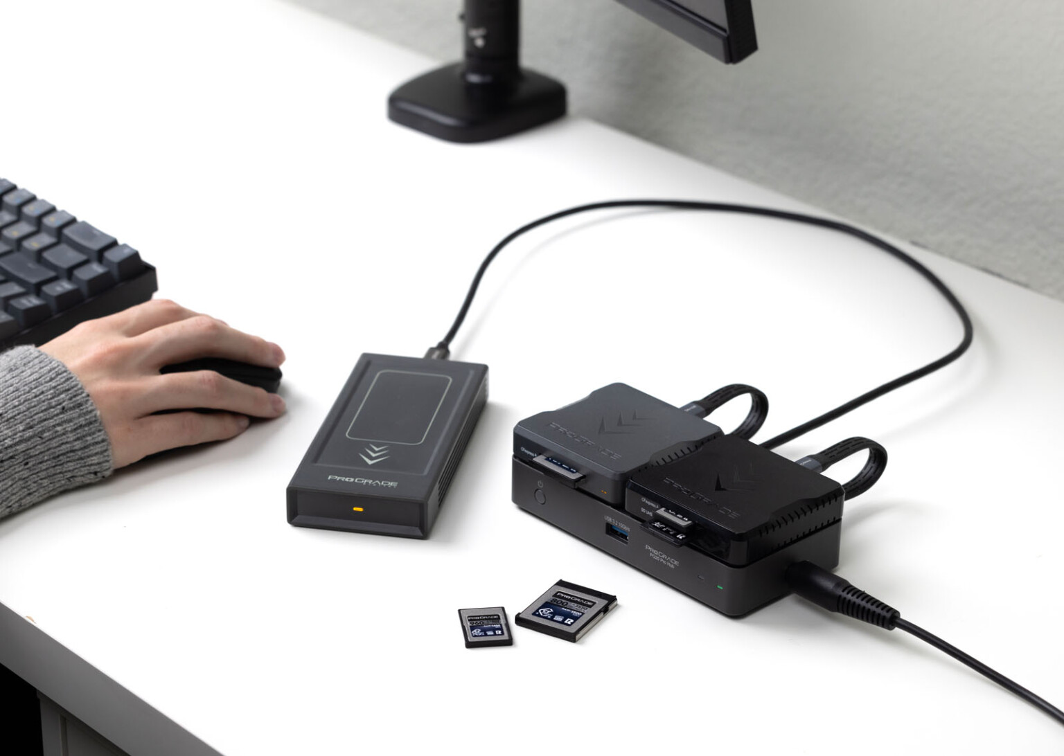 ProGrade's Magnetic PG20 Thunderbolt 4 Hub Promises Improved Photo ...