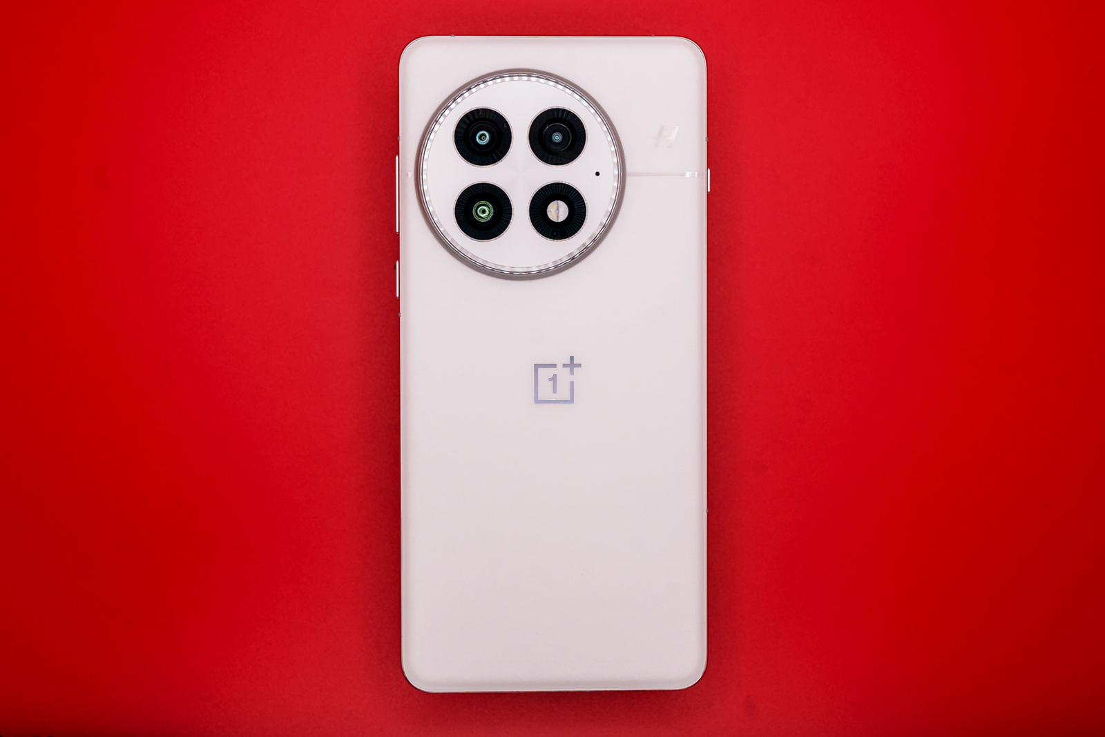 OnePlus 13 Hands-On: A More Complete Smartphone With Even Better Photo ...