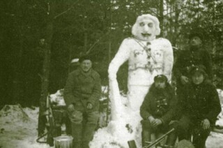 Historical Photos Show the Joy of Making Snowmen | PetaPixel
