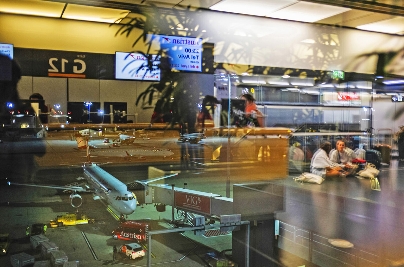 Eight Photographers Document 24 Hours in Vienna Airport | PetaPixel