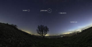 Photographer Captures All Seven Planets Visible in the Night Sky ...