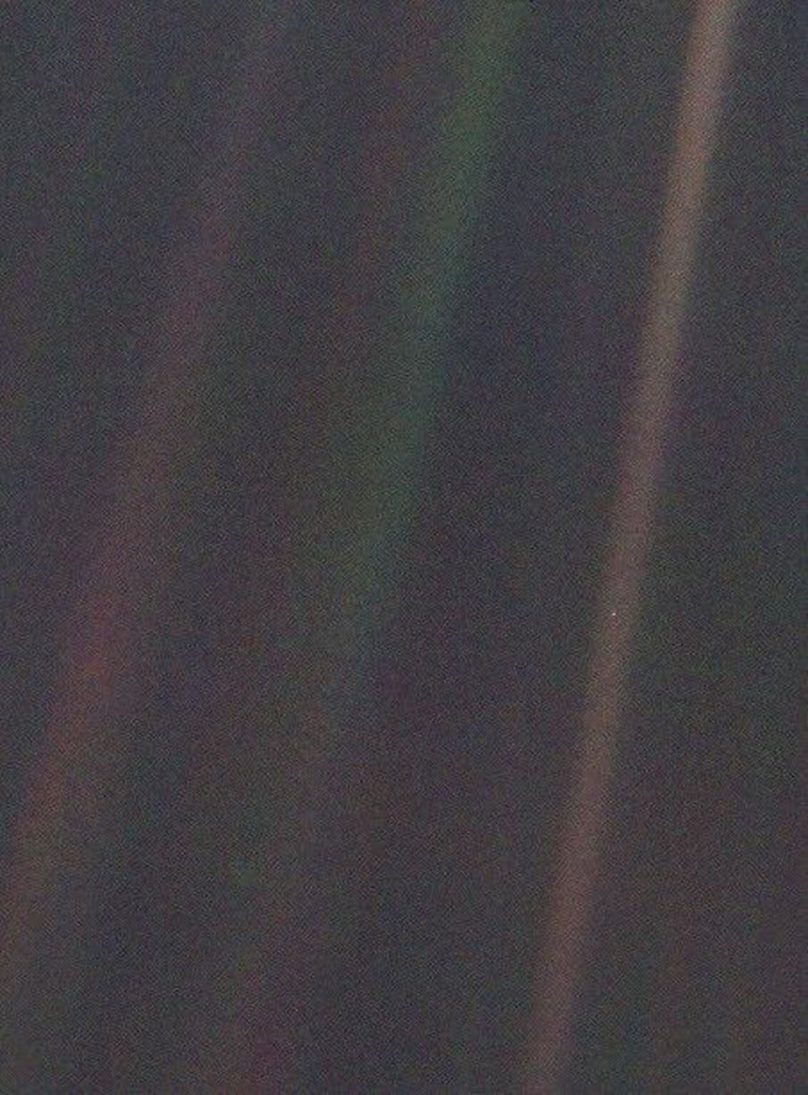Iconic 'Pale Blue Dot' Photo, Most Distant Portrait of Earth, Turns 35 ...