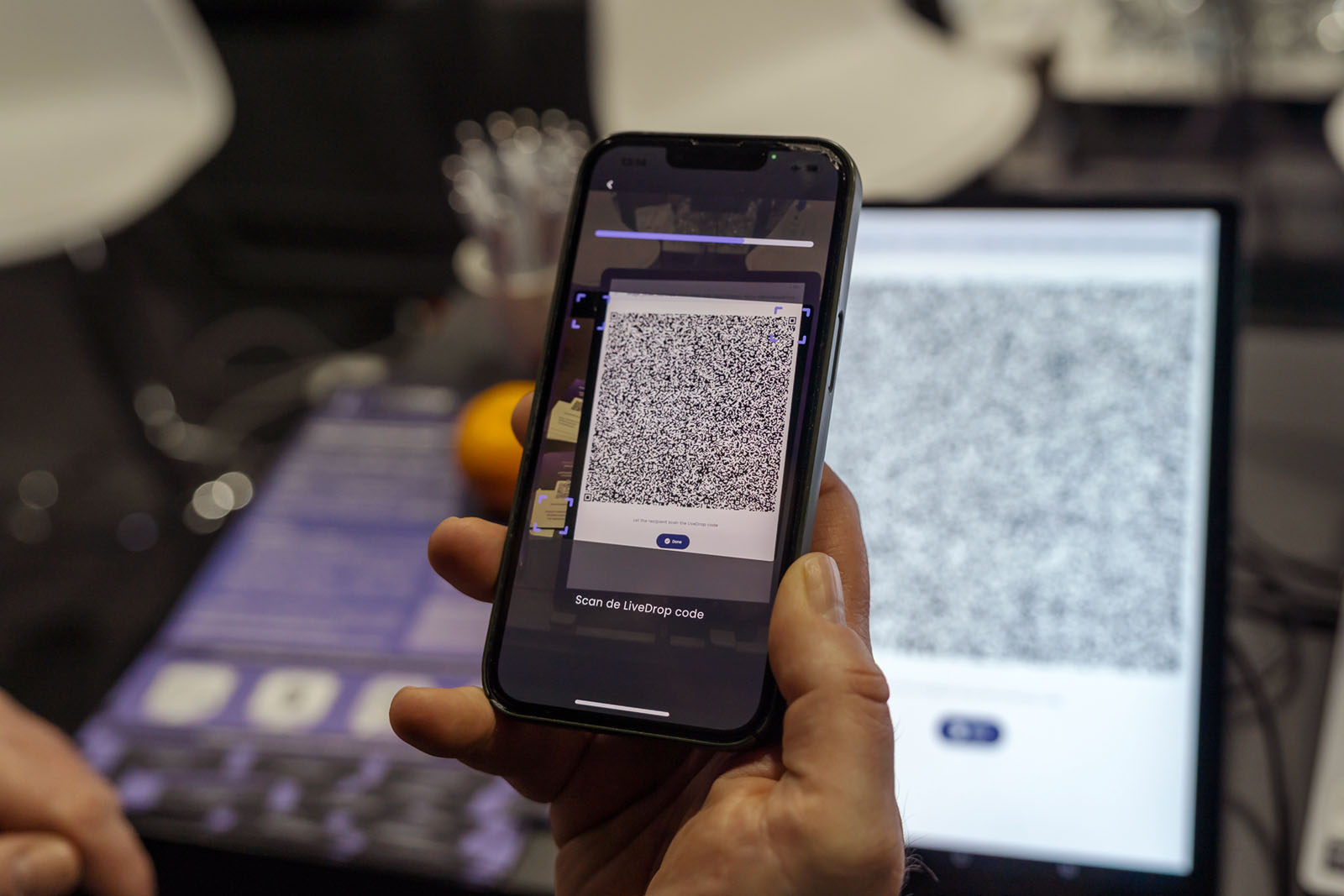 LiveDrop Wirelessly Moves Data Using Dynamic QR Codes and Cameras ...