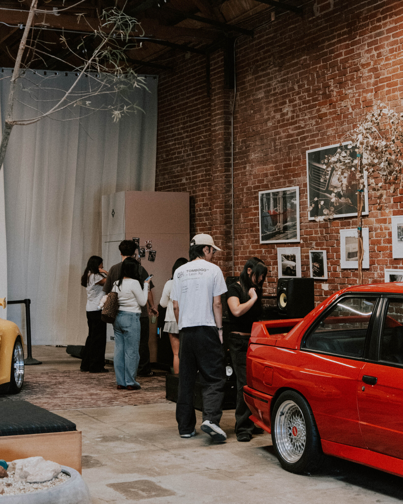 This High-Angle Photo Booth is the Latest Gen Z Trend in Los Angeles ...
