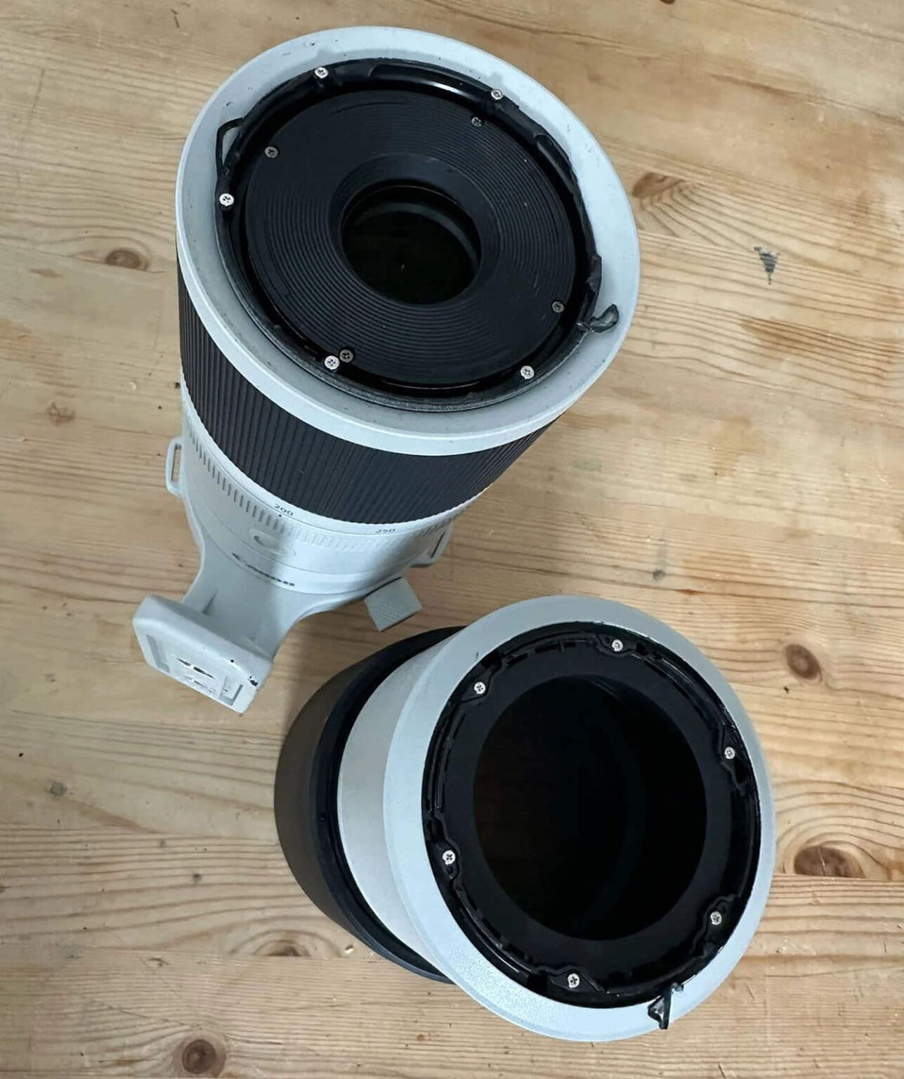 A $1,900 Canon Lens is Breaking in Two for Some Photographers | PetaPixel