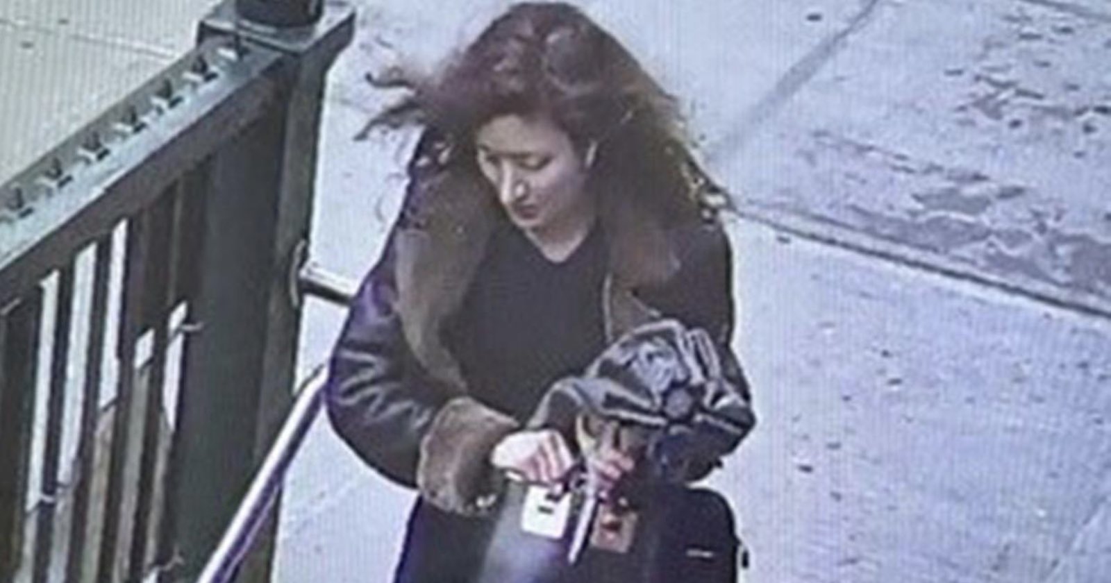 NYPD Seeks Woman Who Stabbed Photographer With Scissors | PetaPixel