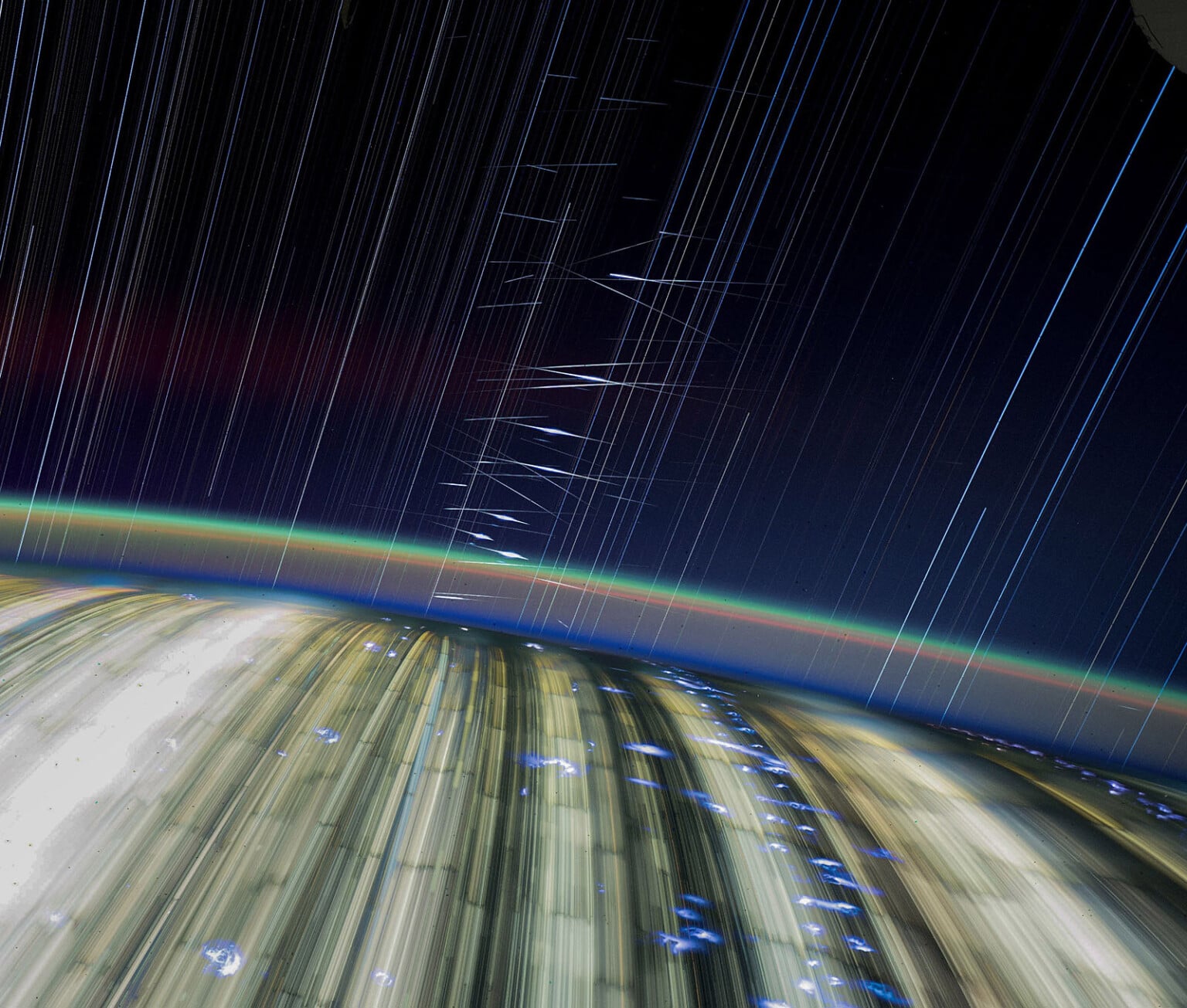 What Starlink Satellites Look Like from the ISS | PetaPixel