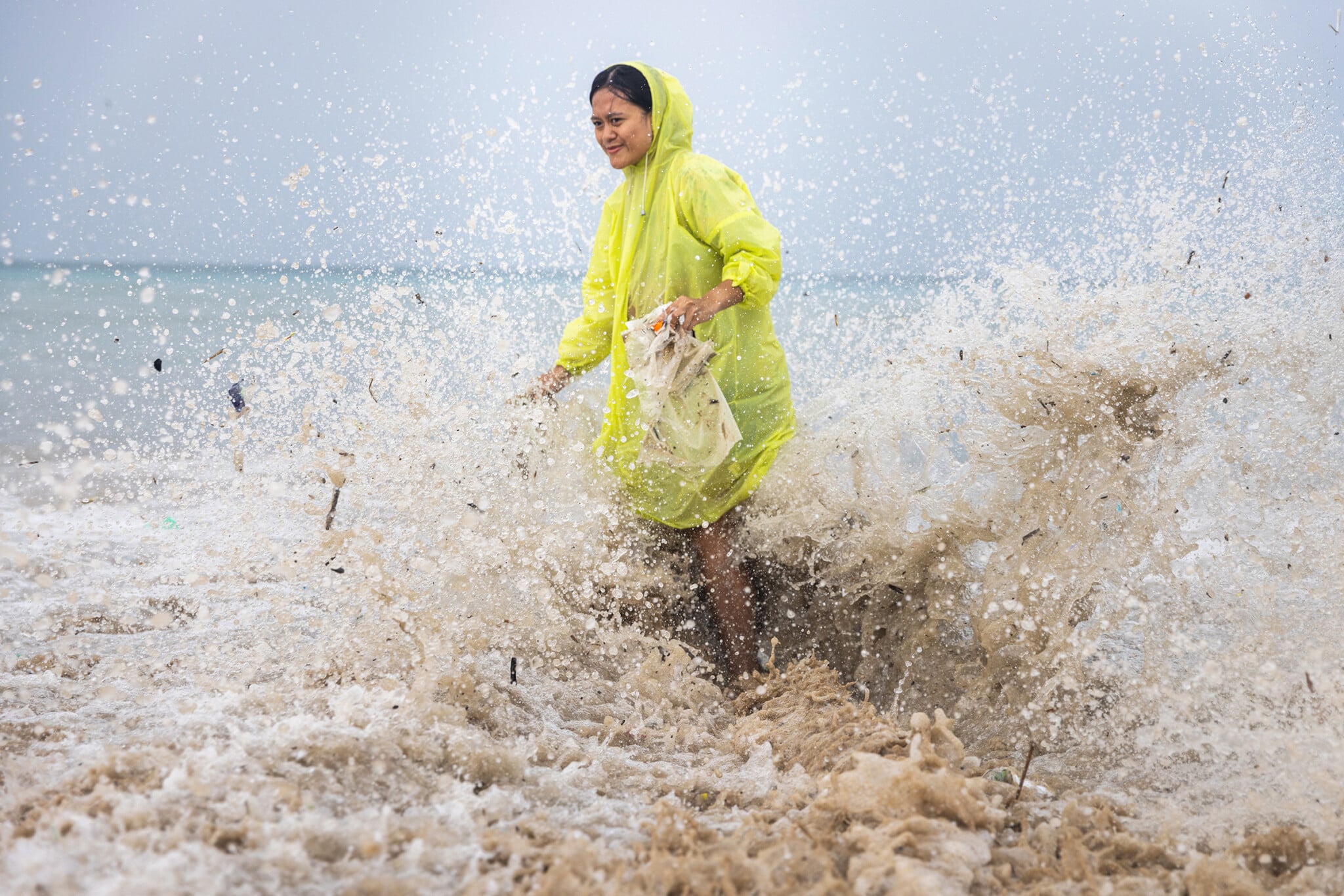 Photojournalist Wades Through Plastic Waste to Document Bali's ...