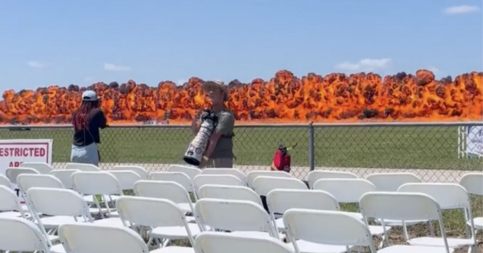 Photographer Misses Spectacular Shot at Air Show | PetaPixel