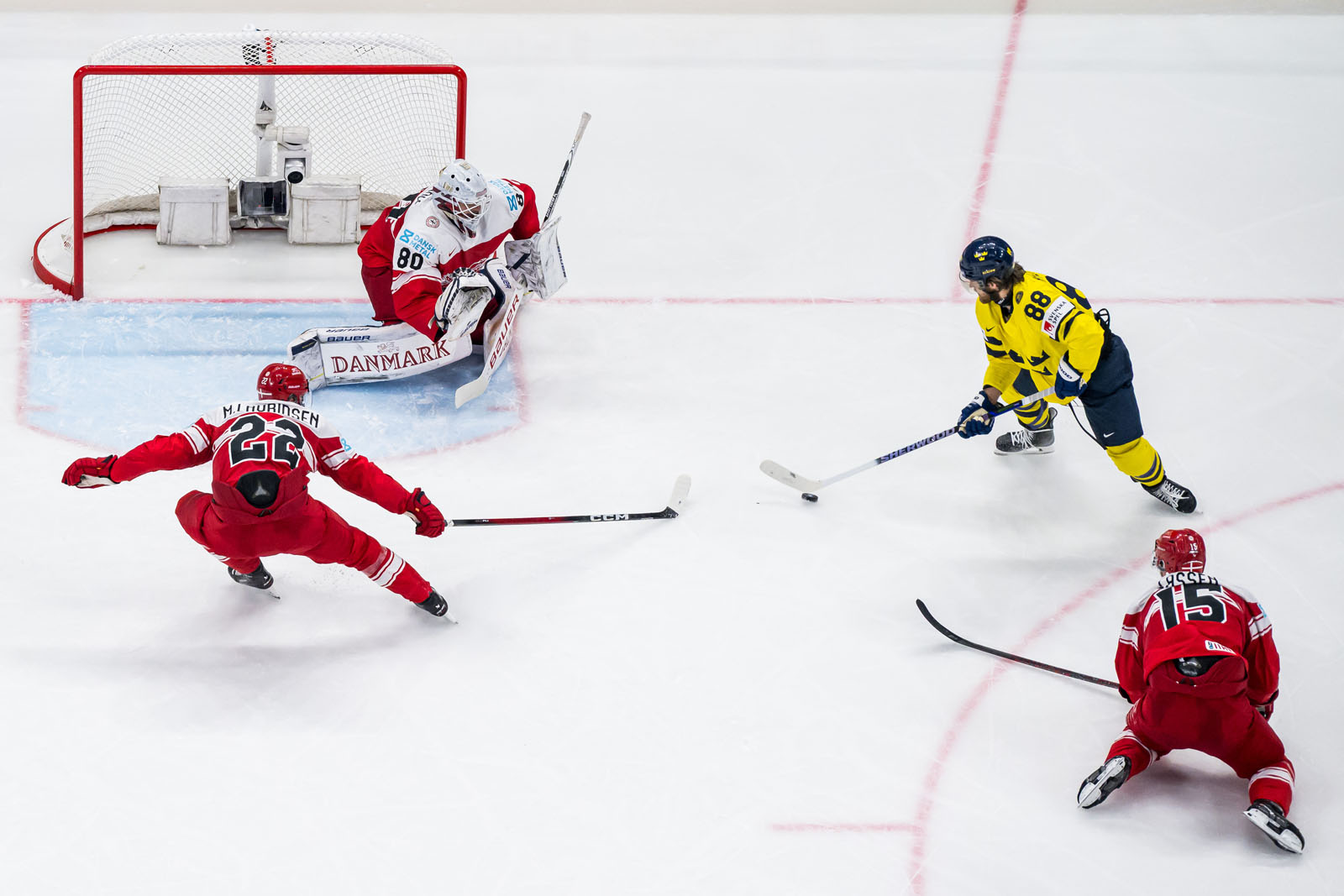How a Pro Sports Photographer and Nikon Robotics Revolutionized Ice ...