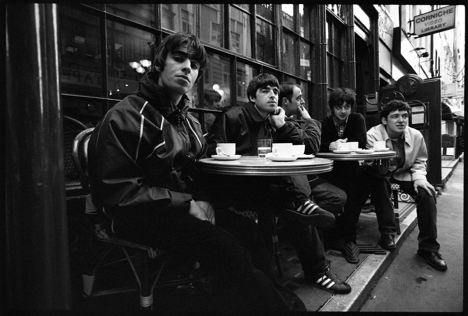Oasis Photo Exhibition to Open Ahead of LA Shows | PetaPixel