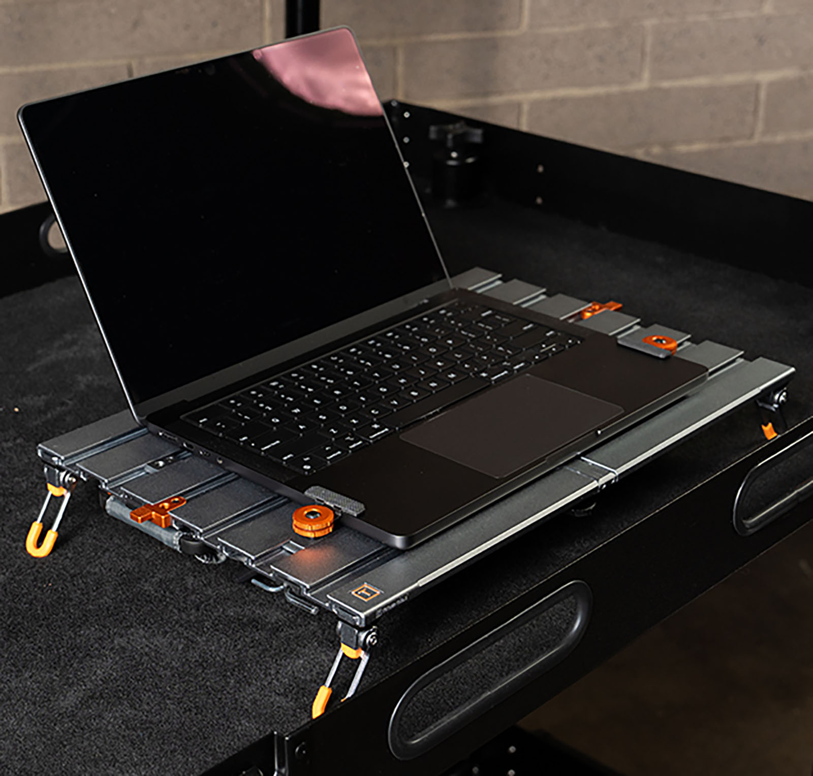 Tether Tools AeroTrac is a Highly Configurable, Portable Workstation ...