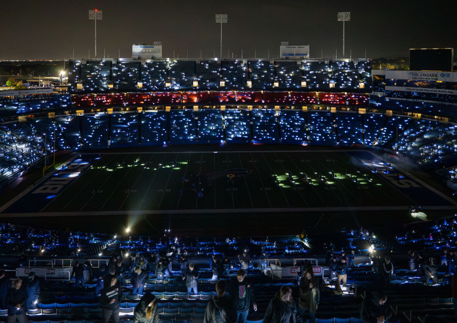 How 6,500 People Lit an Incredible 360° Nighttime Panorama of an NFL ...