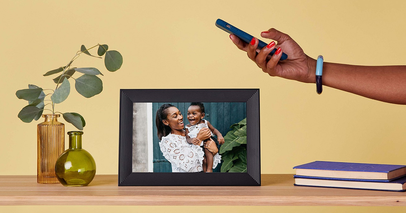 You Can Now Text Your Photos to Aura Digital Picture Frames | PetaPixel