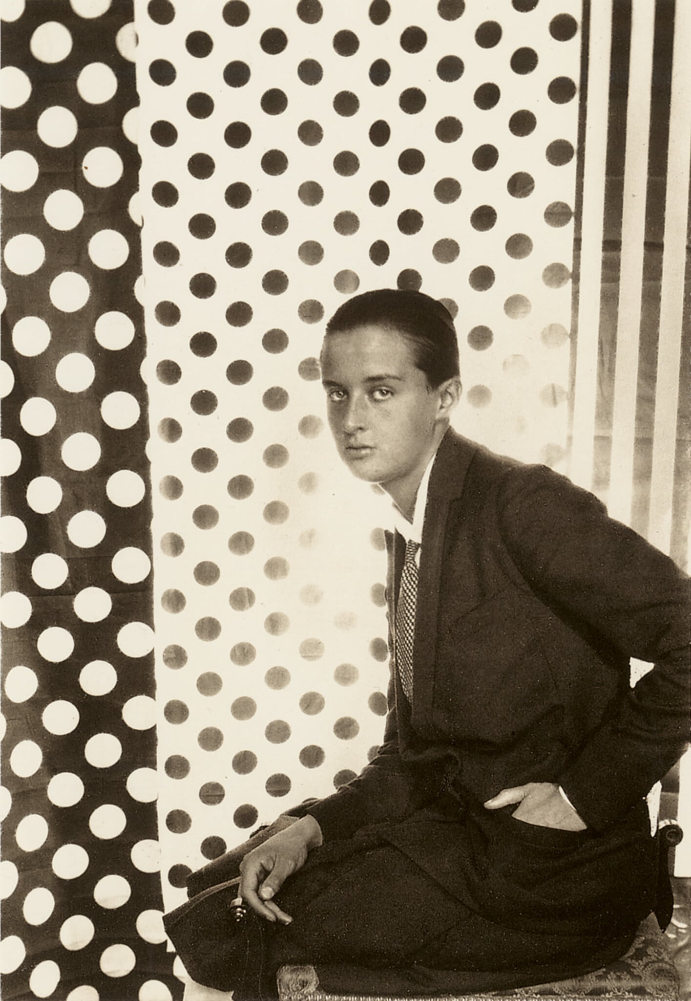 Stunning Images Reveal How Cecil Beaton Shaped Fashion Photography ...